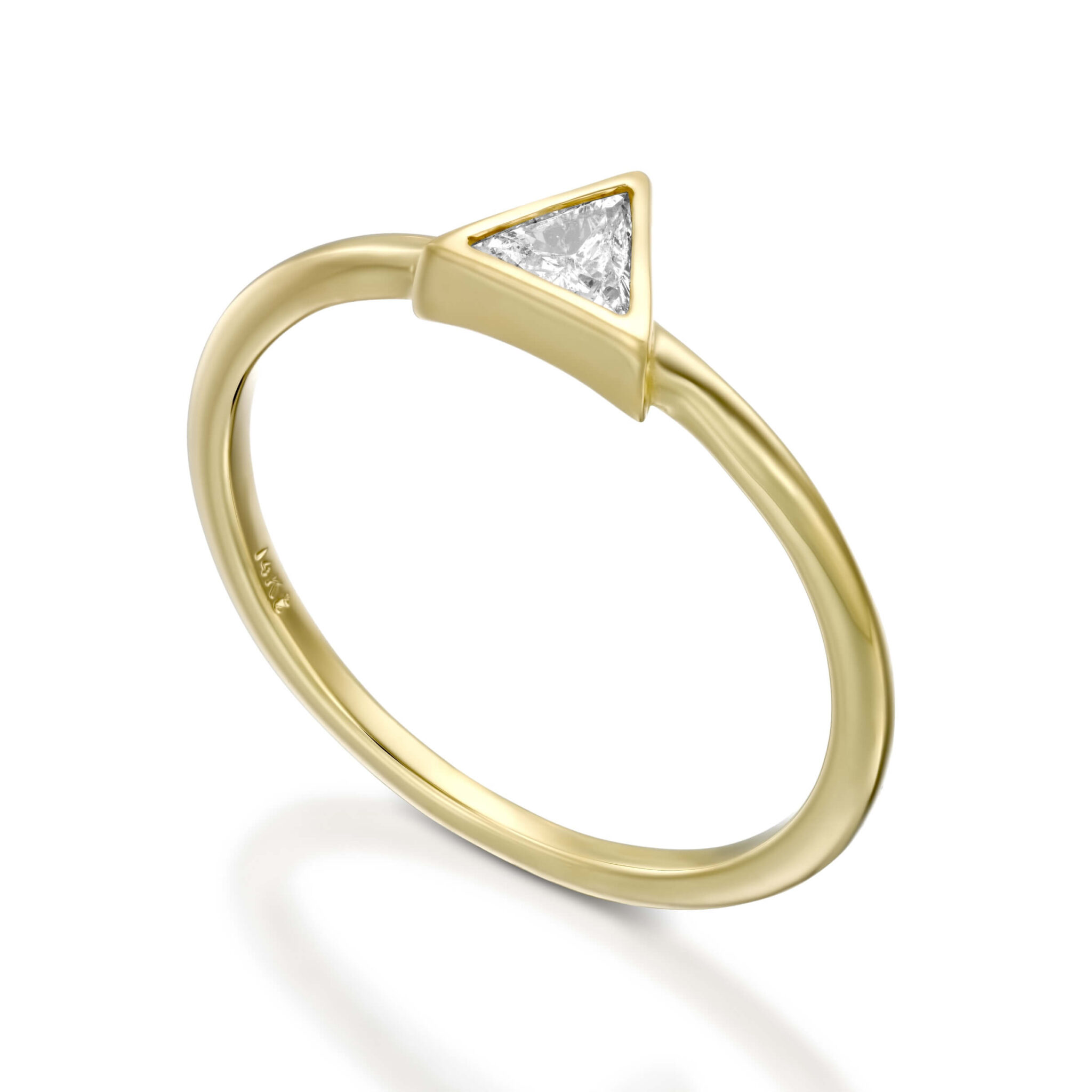 Delicate Triangular Diamond Ring - nature shiny