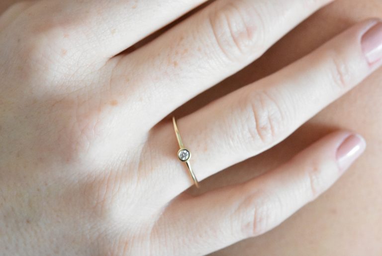 Dainty Diamond Ring - nature shiny