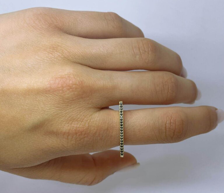 Single Row Black Diamond Ring - nature shiny