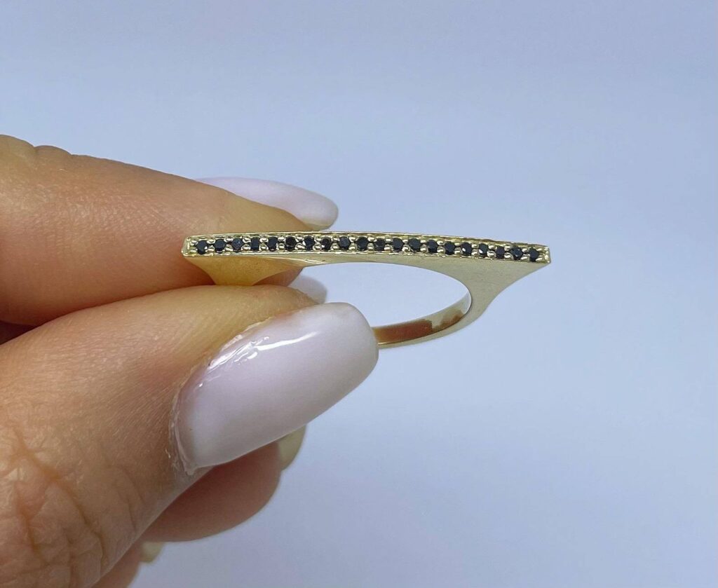 Single Row Black Diamond Ring - nature shiny