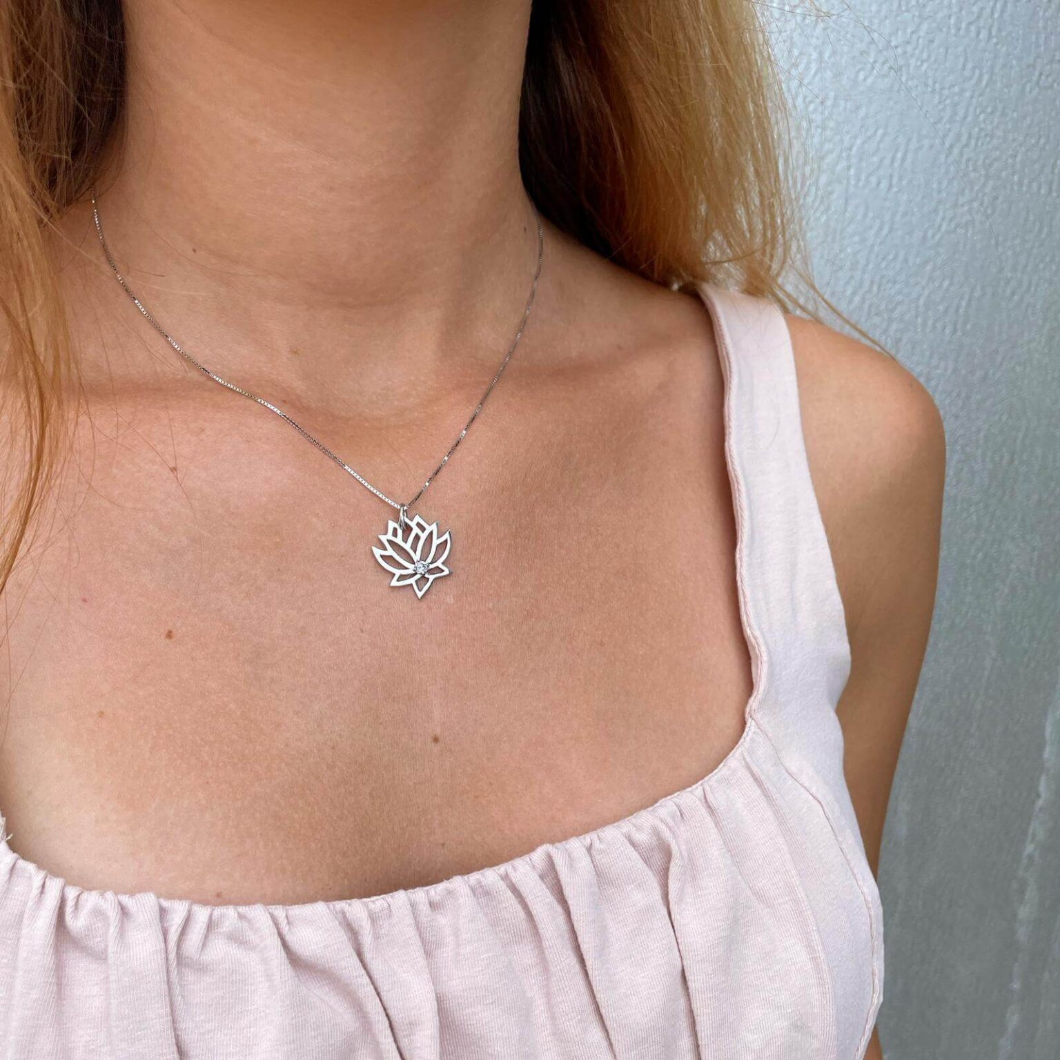 Lotus Flower Diamond Necklace - nature shiny